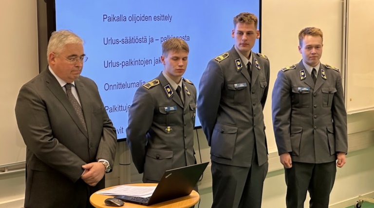 Kadettitoverikunnalle Urlus-palkinto - Kadettikunta